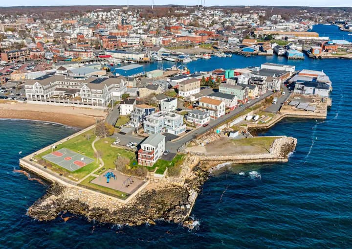The Fort: On The Beau Port - Long Beach Gloucester