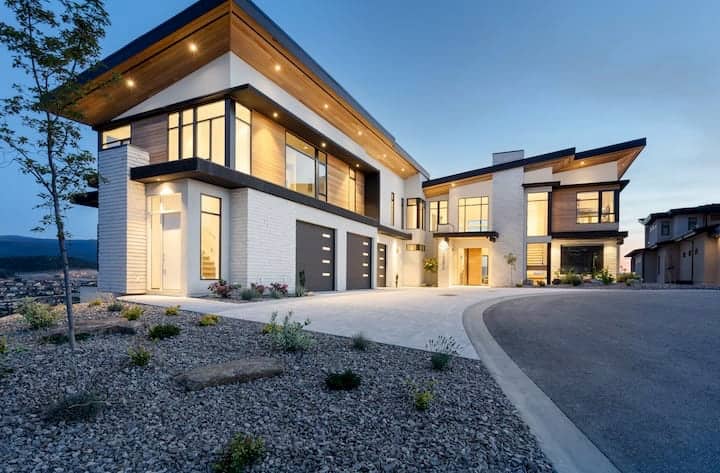 Award Winning Home Pool/hottub Lake Views Licensed - Kelowna