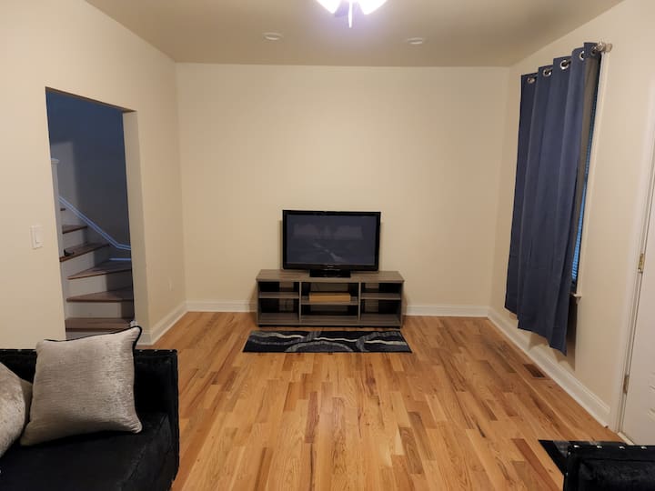 Cheerful 3 Bedroom Home W/ Free Off Street Parking - Hyattsville, MD