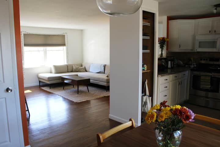 Comfortable Escape Less Than A Mile From Downtown - Saratoga Springs, NY