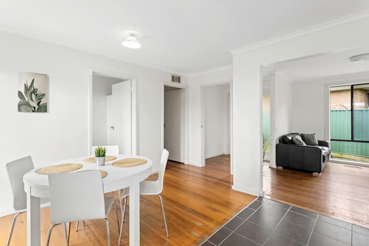 3 Bedroom House In The Heart Of Narre Warren - Beaconsfield