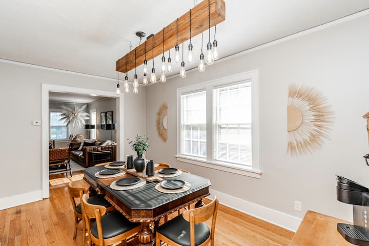 8 Bedroom Home In Omaha, Perfect For Large Groups! - Nebraska