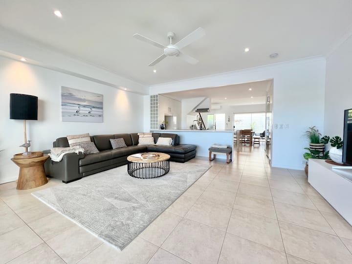 Waterfront Bliss In Noosa – Sunset Evenings - Noosaville