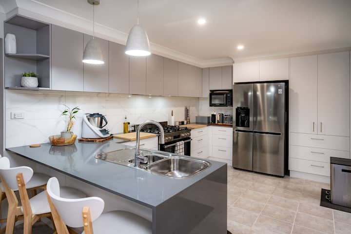 #49 Summer Family Entertainer! - Mollymook