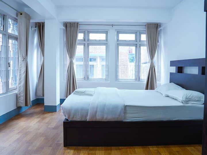 Everest Apartment 2bhk(thamel<5 Min Walk)2nd Floor - Katmandú