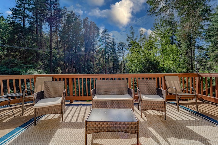 The Yellow Cottage In The Woods - Lake Arrowhead, CA