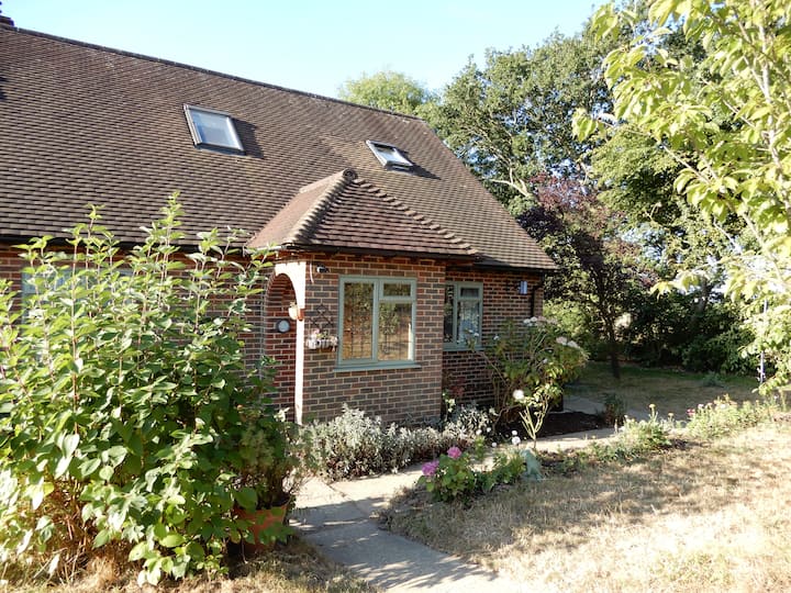 Spacious Country Cottage On Sussex Fruit Farm - Angleterre