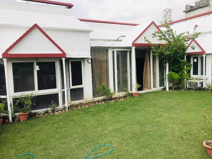Lovely 2 Bedroom Condo With  Roof Top Garden. - Lucknow