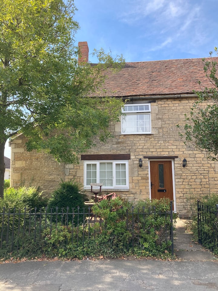 Kitty Bee’s Cottage In The Hub Of Baston Village - Bourne