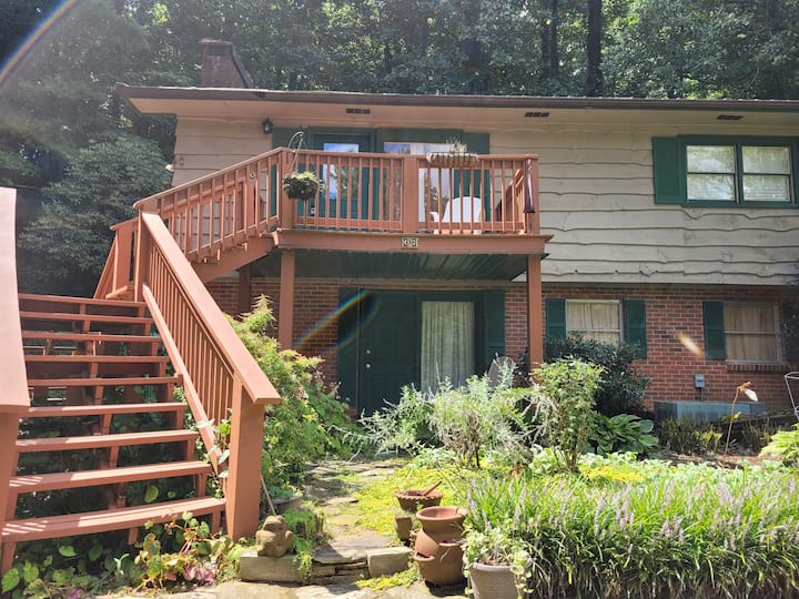 Charming 1/1 Near Downtown Clayton! Dog Friendly! - Clayton, GA