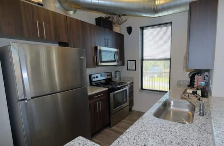 Plymouth- 1 Bedroom-walking To Downtown Plymouth - Livonia, MI