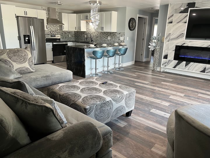 Celestial Suites Ultra Glam Penthouse - Appleton, WI