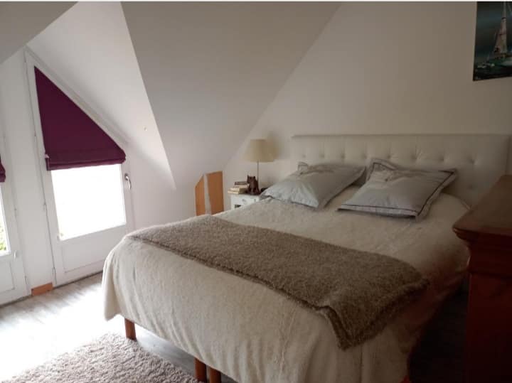 Agréable Chambre Avec Petit Balcon - Coutances