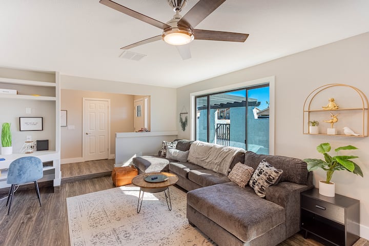 Lakeside Oasis Retreat With Pool - Lake Havasu City, AZ