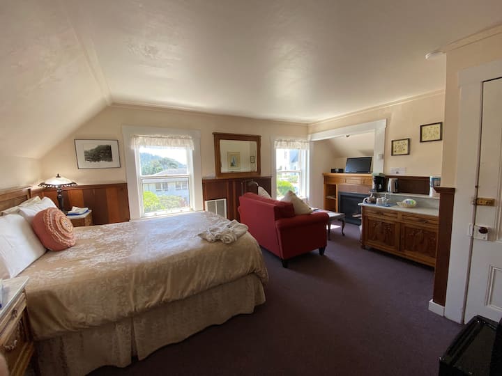 River Gate Room - Mendocino, CA