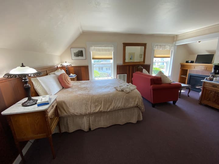 River Gate Room - Mendocino, CA