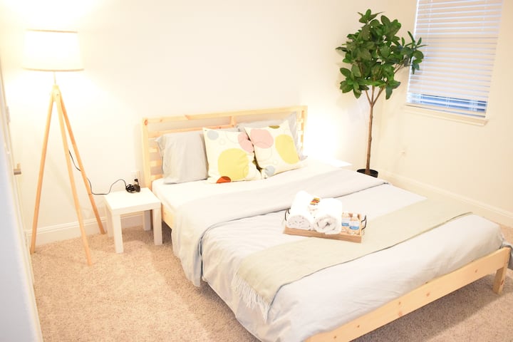 Entire Unit W/ Private Entrance-modern And Verde - Pflugerville, TX