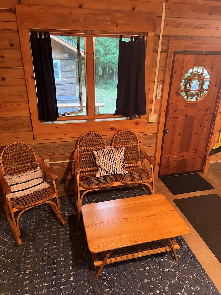 Quiet Adventure Escape, With Starlink Wifi - Ironwood, MI