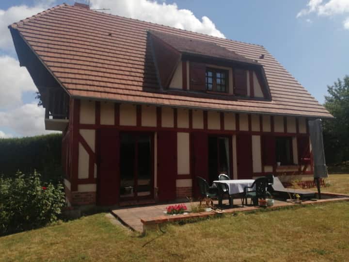Agréable Chambre D'hôtes, Très Calme, Grand Jardin - Évreux