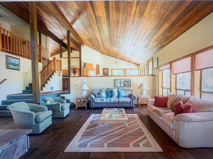 Bright & Beautiful 4 Bedroom Home Close To Town! - Atascadero, CA