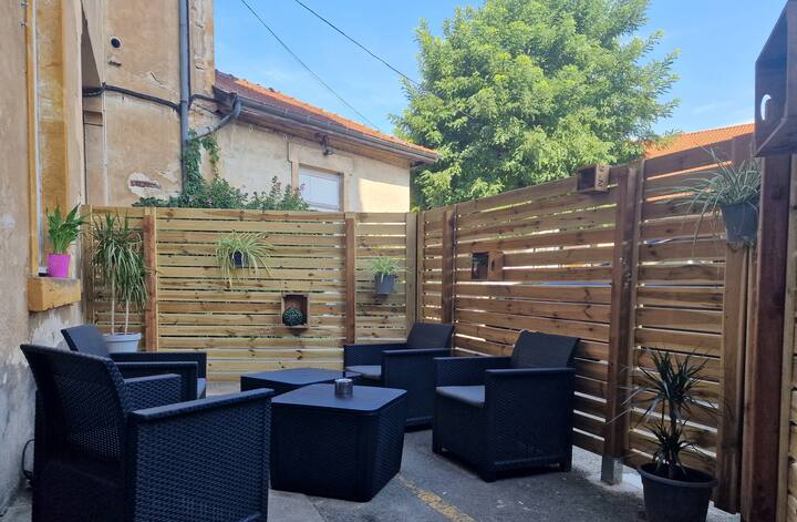 Cosy Appartement En Centre Ville Avec Terrasse - Villefranche-sur-Saône