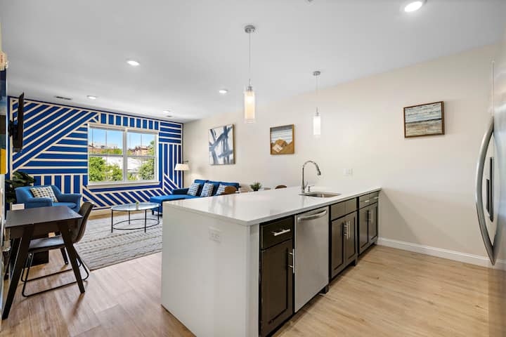 Perose Pleasant Blue|2 Bd|2 Ba|pkg|5 Min Newark Ap - Newark, NJ