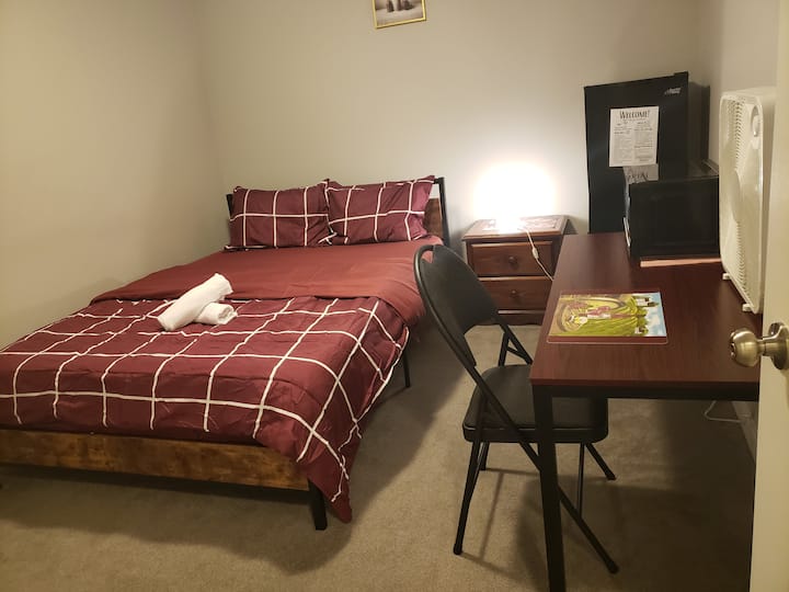 Nocleanfee!comfy Roomw/queenbed/parking Inkanata#3 - Kanata