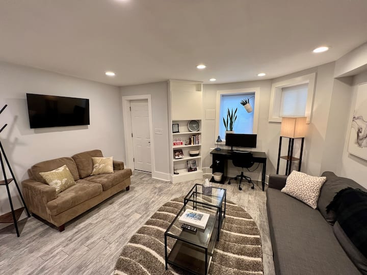 Modern 2-bedroom Rowhome Near Downtown Dc - Washington, D.C.