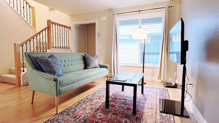 Comfy Bear Retreat In Downtown Anchorage - Anchorage, AK