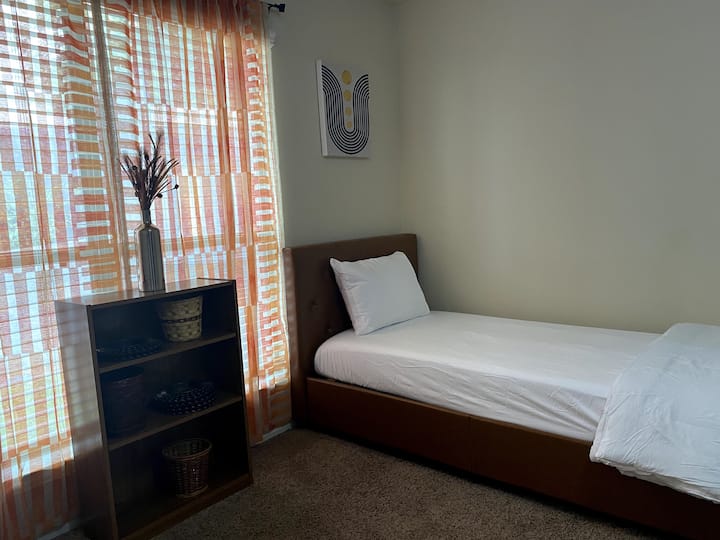 Women Only Shared Space Bed Owners Suite C - Irving, TX