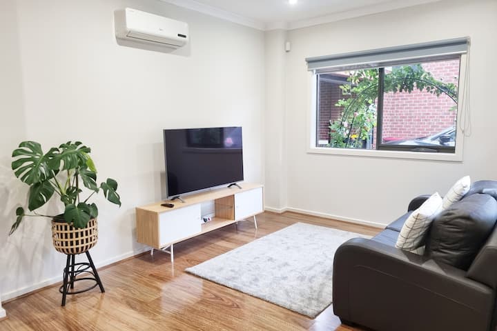 Modern 4-bedroom Home In Mount Waverley - Mitcham