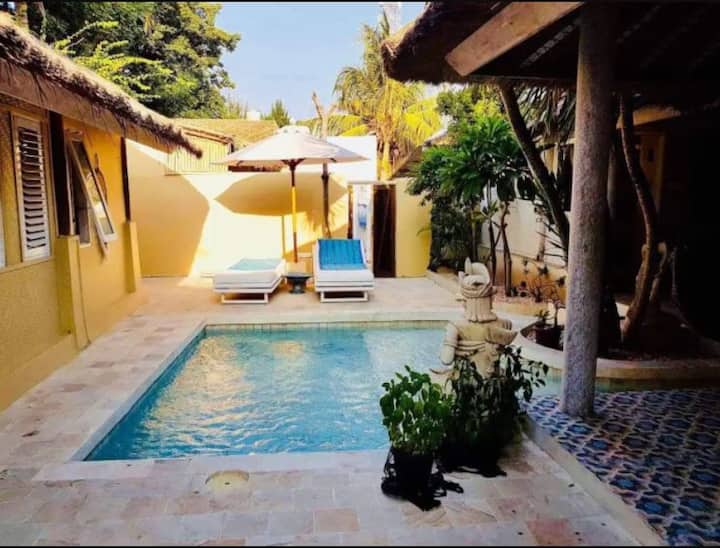 Villa Sentosa, Cheerful 3-bedroom Villa With Pool - Gili Islands