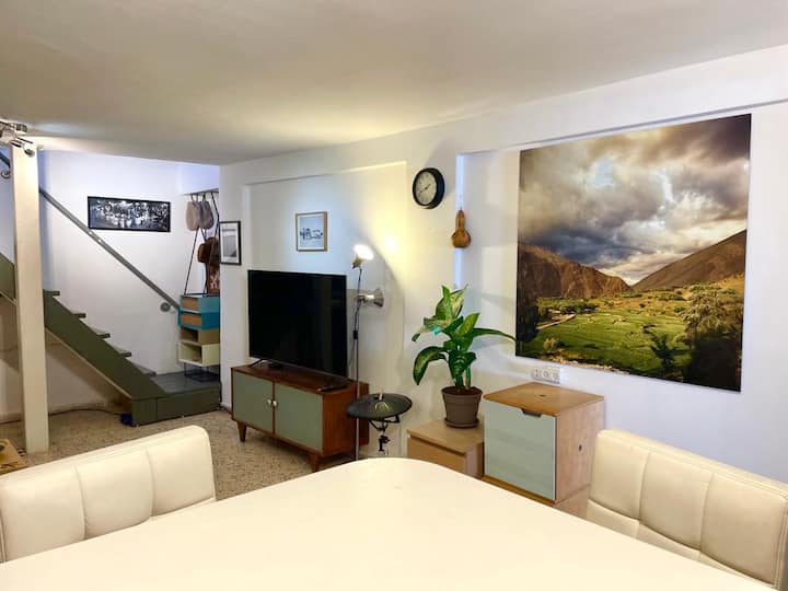 Quiet 2 Bedroom Home 2 Minutes From The Beach - Tel Aviv-Yafo