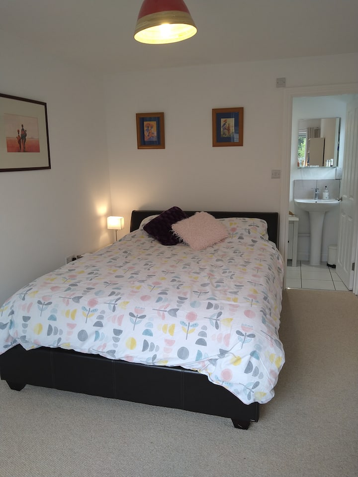 Bedroom (Ensuite), In Newly Renovated, Quiet House - Reading