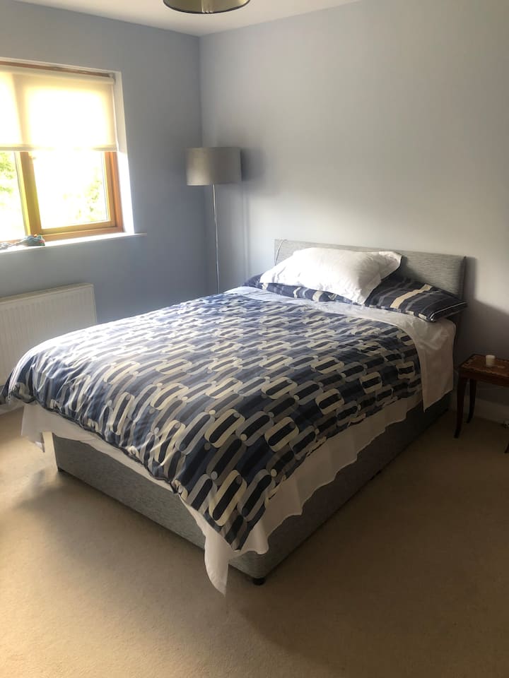 1 Private Bedroom Located In Family Home - Ashbourne