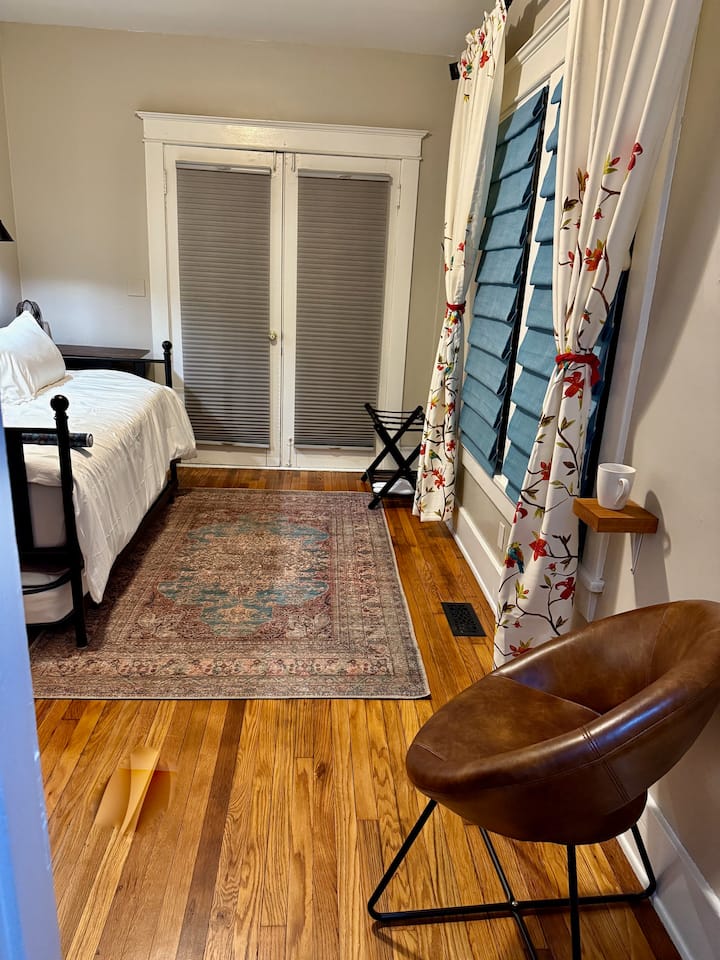 Violet Cottage - Nashville, TN