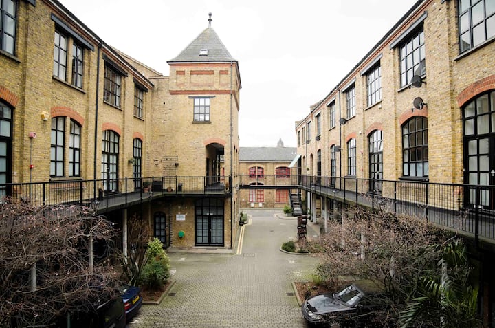 Trendy Loft In Trendy Dalston - London