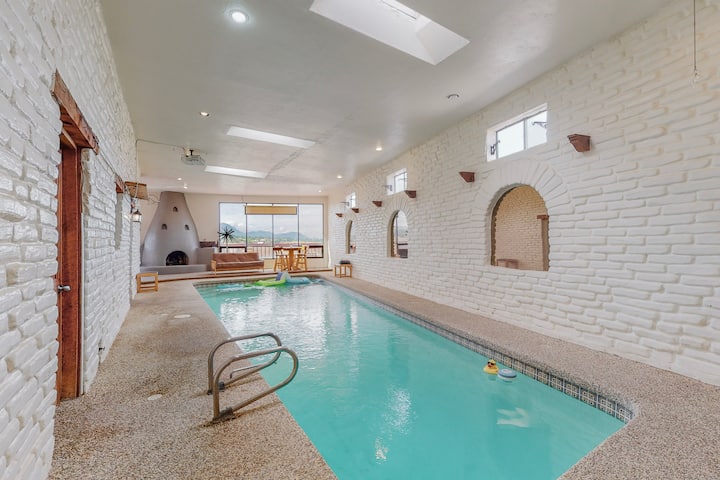 ⟫ Indoor Heated Pool, Hot Tub,  Sauna, Foosball ⟪ - Albuquerque, NM