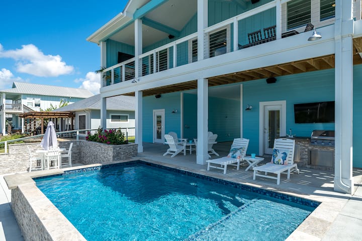 New Luxury Water Front Home-private Pool/on Canal - Rockport, TX