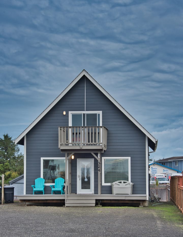 Snowy Owl Cottage W/hot Tub - Ocean Shores, WA