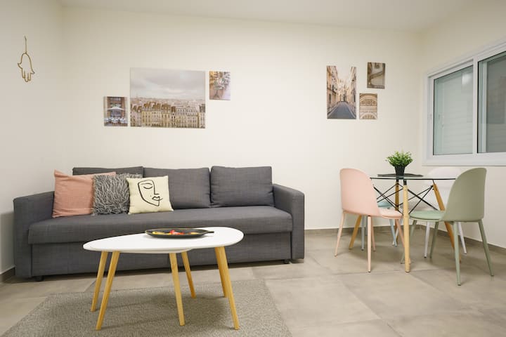 Spacious Newly Renovated 2- Rooms Apartment - Telavive