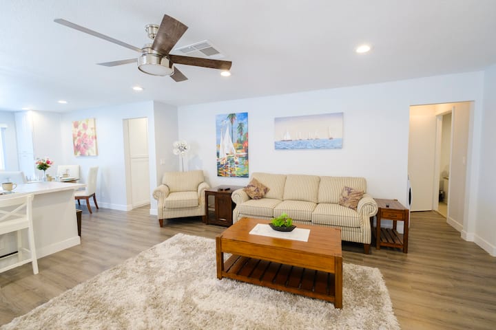 Quiet 4-bedroom House, Great Location! - Henderson, NV