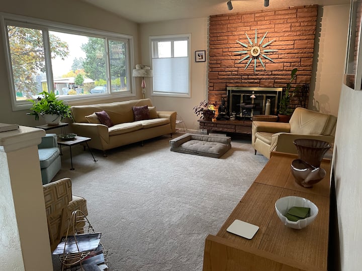 Mid-century Family & Pet Home Near Bogus Basin - Boise, ID