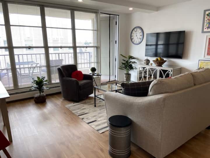 Modern Pac Heights Condo With Parking & City Views - San Francisco, CA