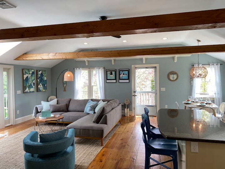 “Summer Catch” Lovely Updated Chatham Village Home - Chatham, MA