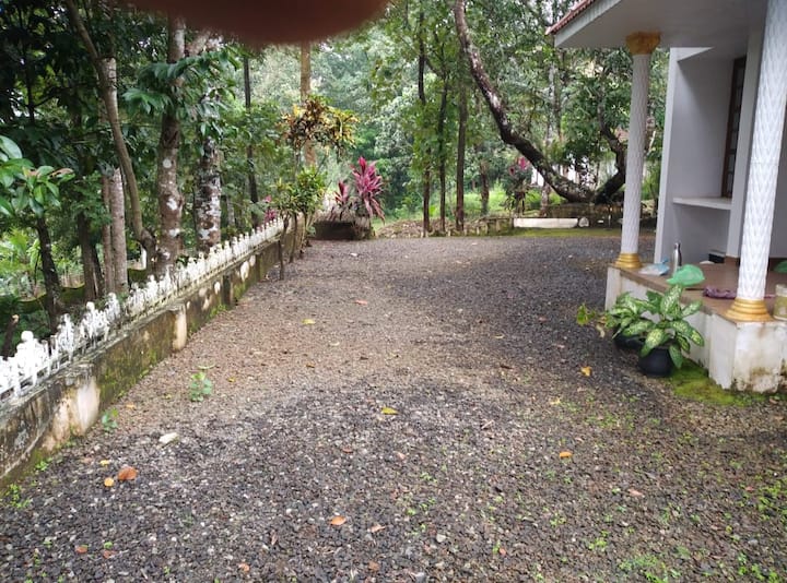 Country Charm With All Modern Amenities Set - Ranni