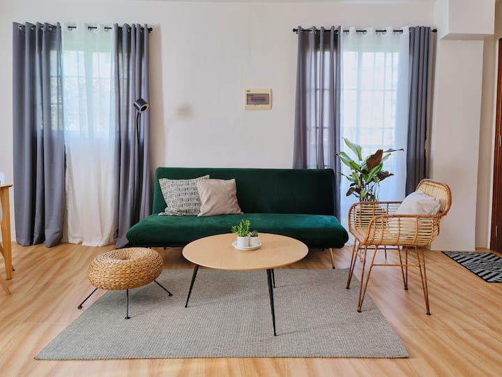 Chic Spacious Remote-work Gem - Central, Pool, Gym - Cebu City