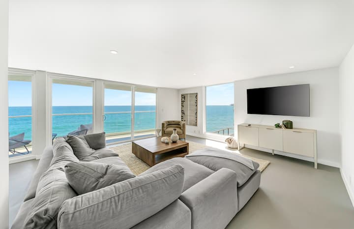 Luxe Malibu 4br Beachfront Retreat W/private Beach - Malibú, CA