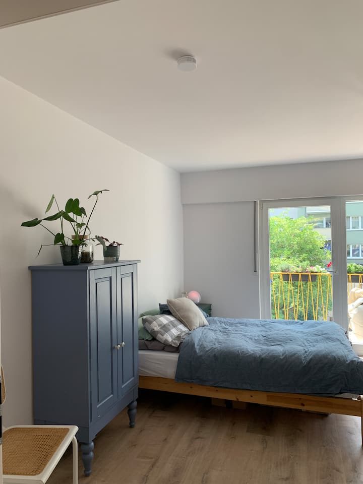 1-zimmer-wohnung Mit Balkon - Ruhig & Zentral - Colonia