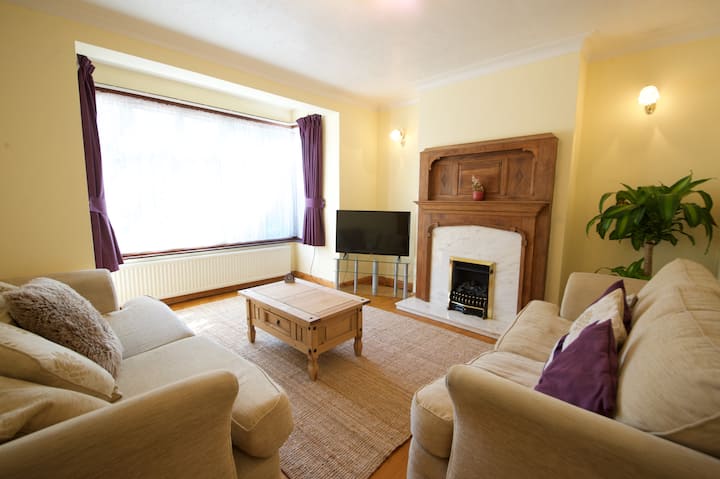 Whole 3 Bed House-london. Special Winter Offer!! - Barnet